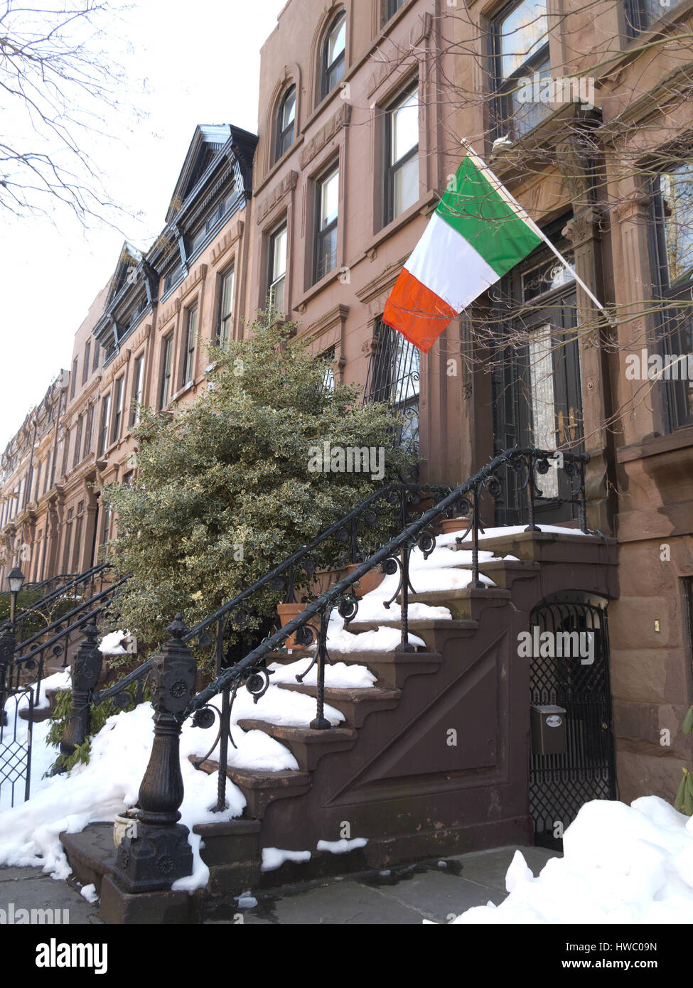 Irish flag outside Brownstone in Brooklyn, NY Stock Photo - Alamy