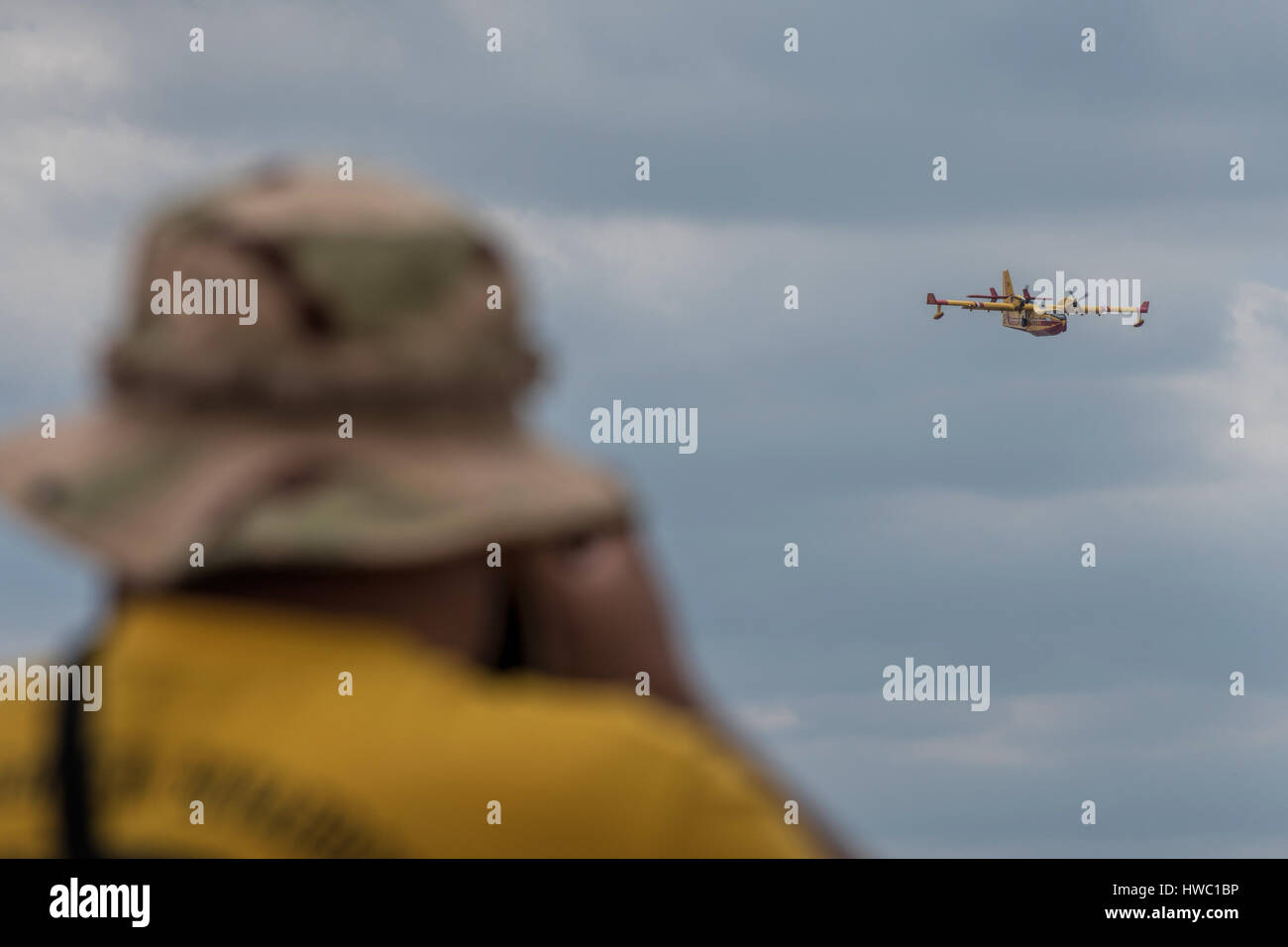 Watching air planes hi-res stock photography and images - Alamy