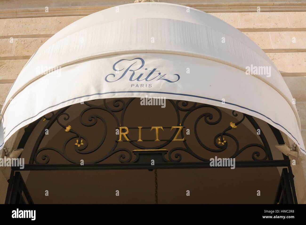 Ritz paris entrance hi-res stock photography and images - Alamy