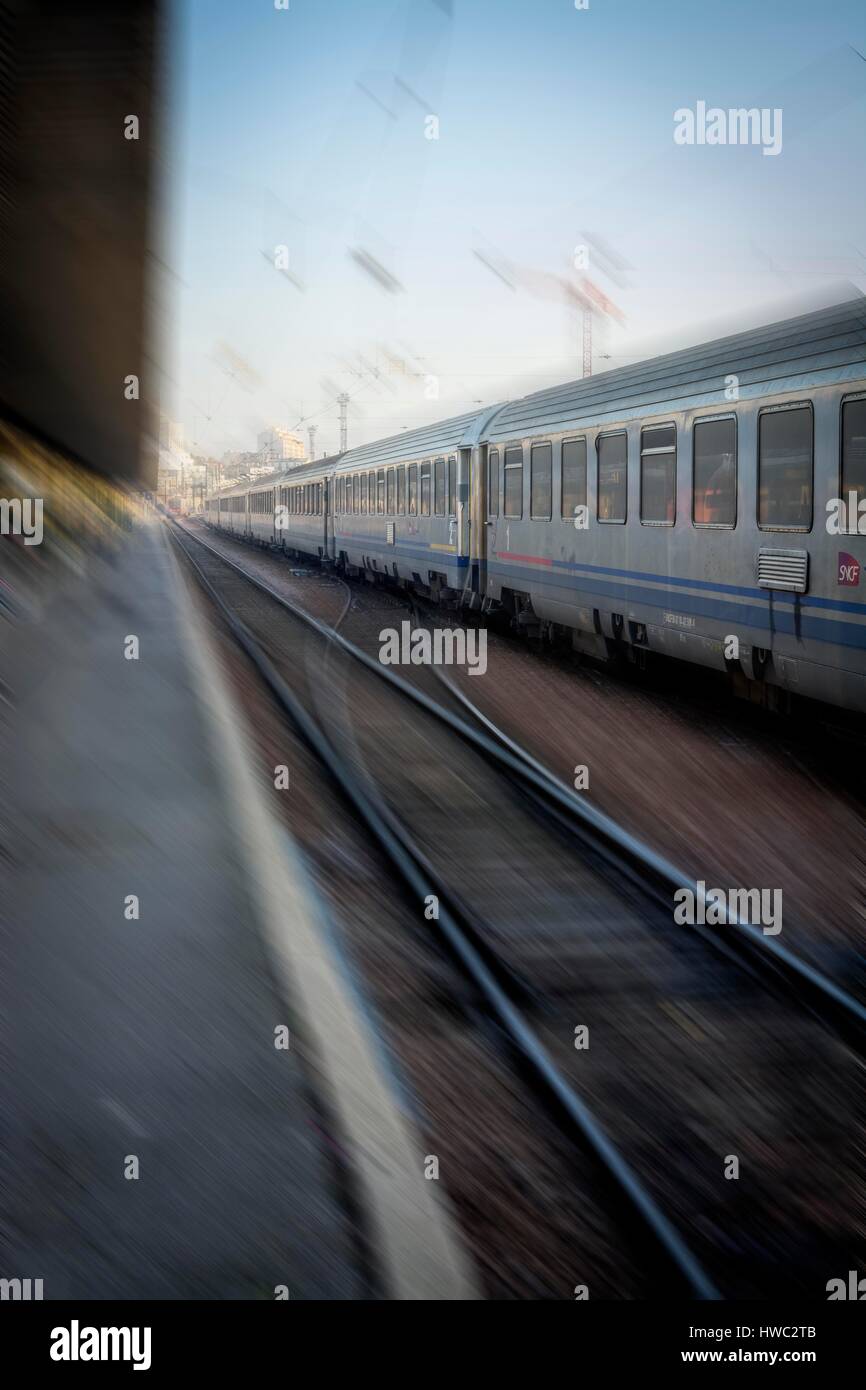 Paris trains hi-res stock photography and images - Alamy
