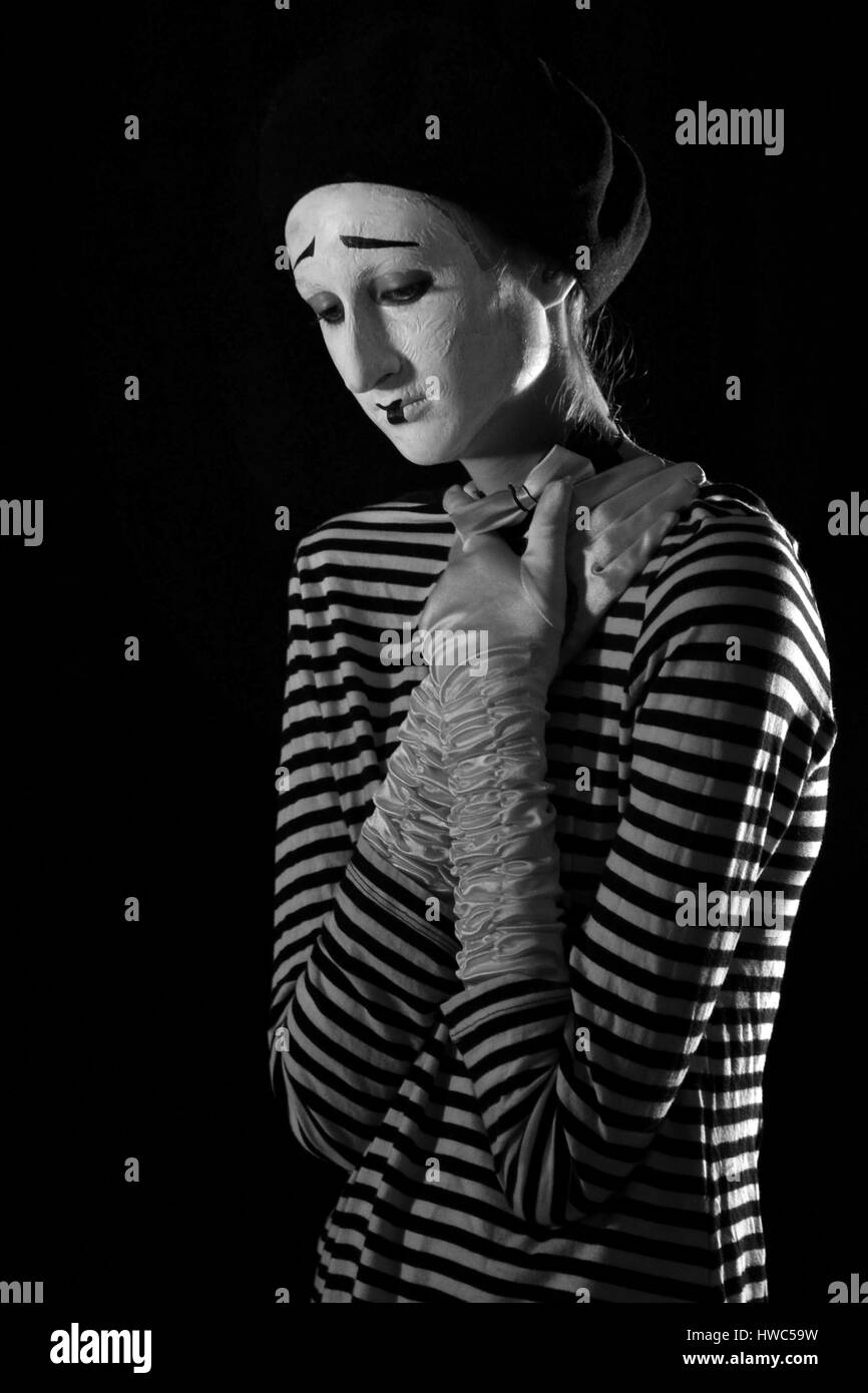 Mime artist white face paint hi-res stock photography and images - Alamy