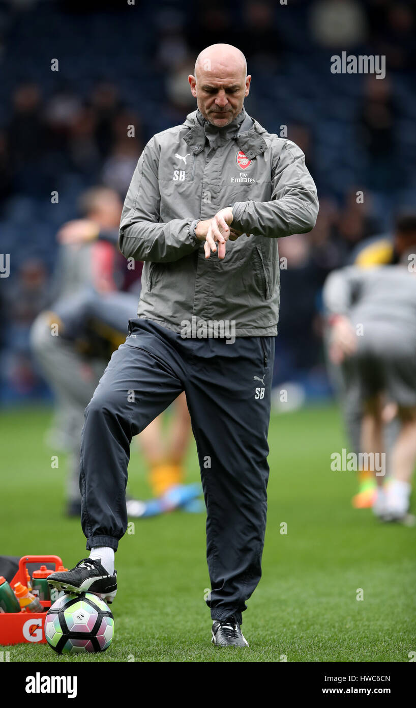 Arsenal assistant manager steve bould prior hi-res stock photography ...