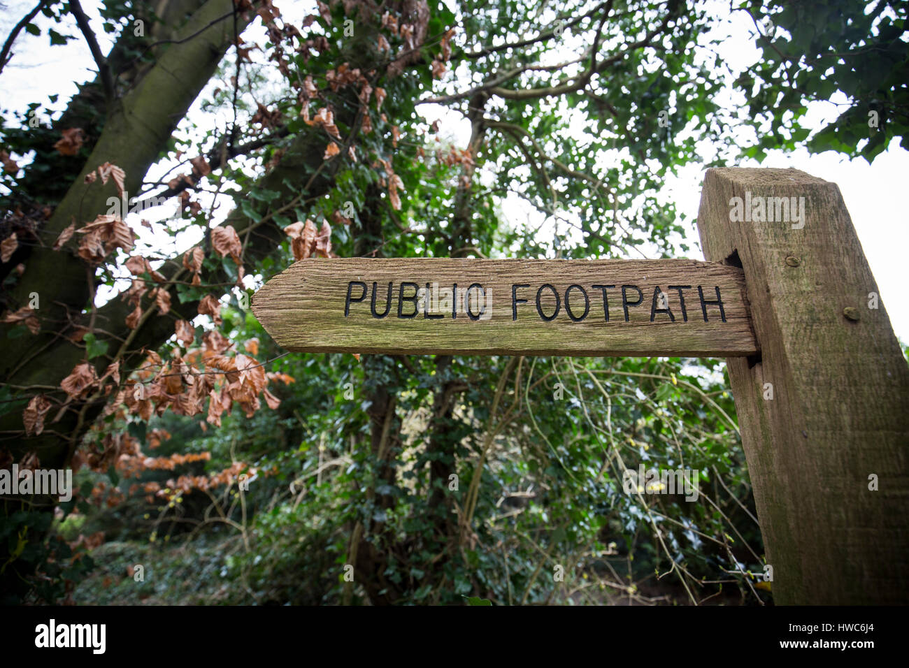 Footpath signage hi-res stock photography and images - Alamy