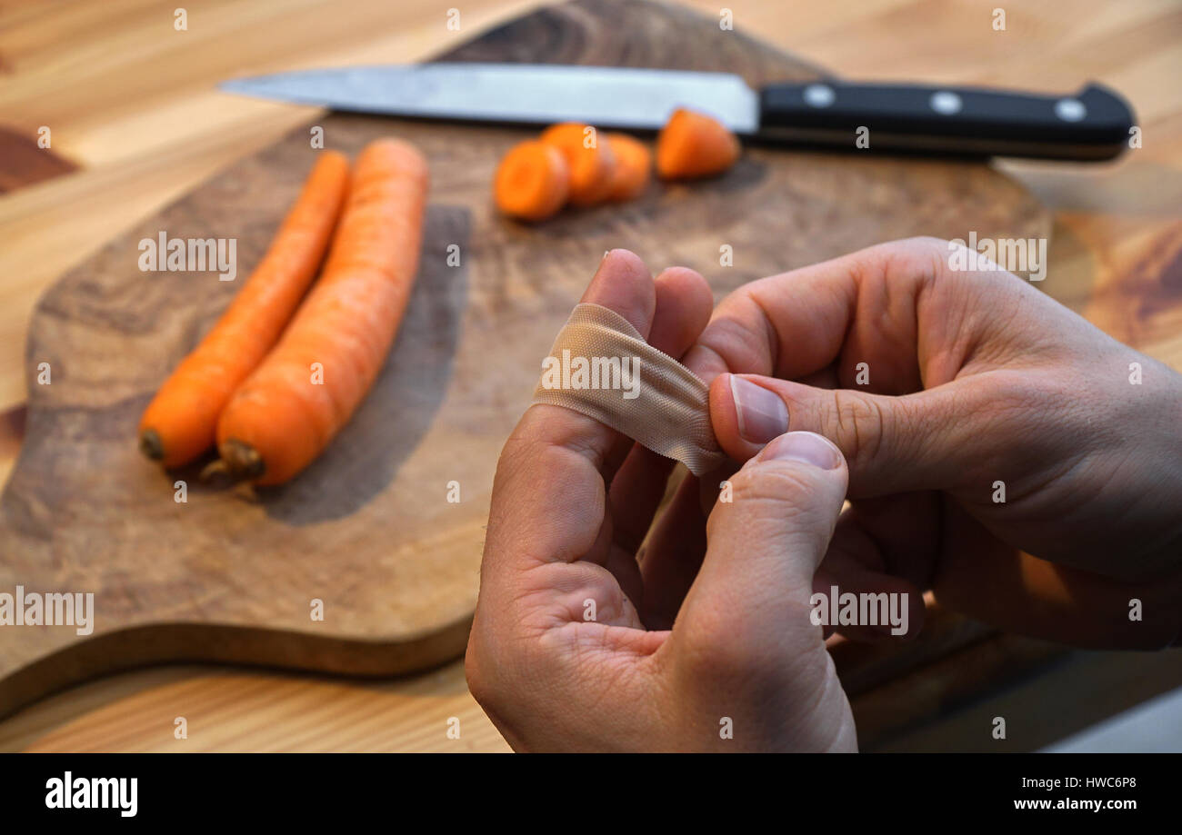 Finger injury hi-res stock photography and images - Alamy