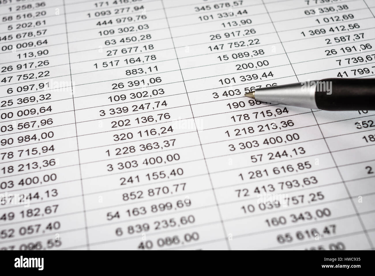 Businessman showing a diagram on a financial report using a pen Stock ...