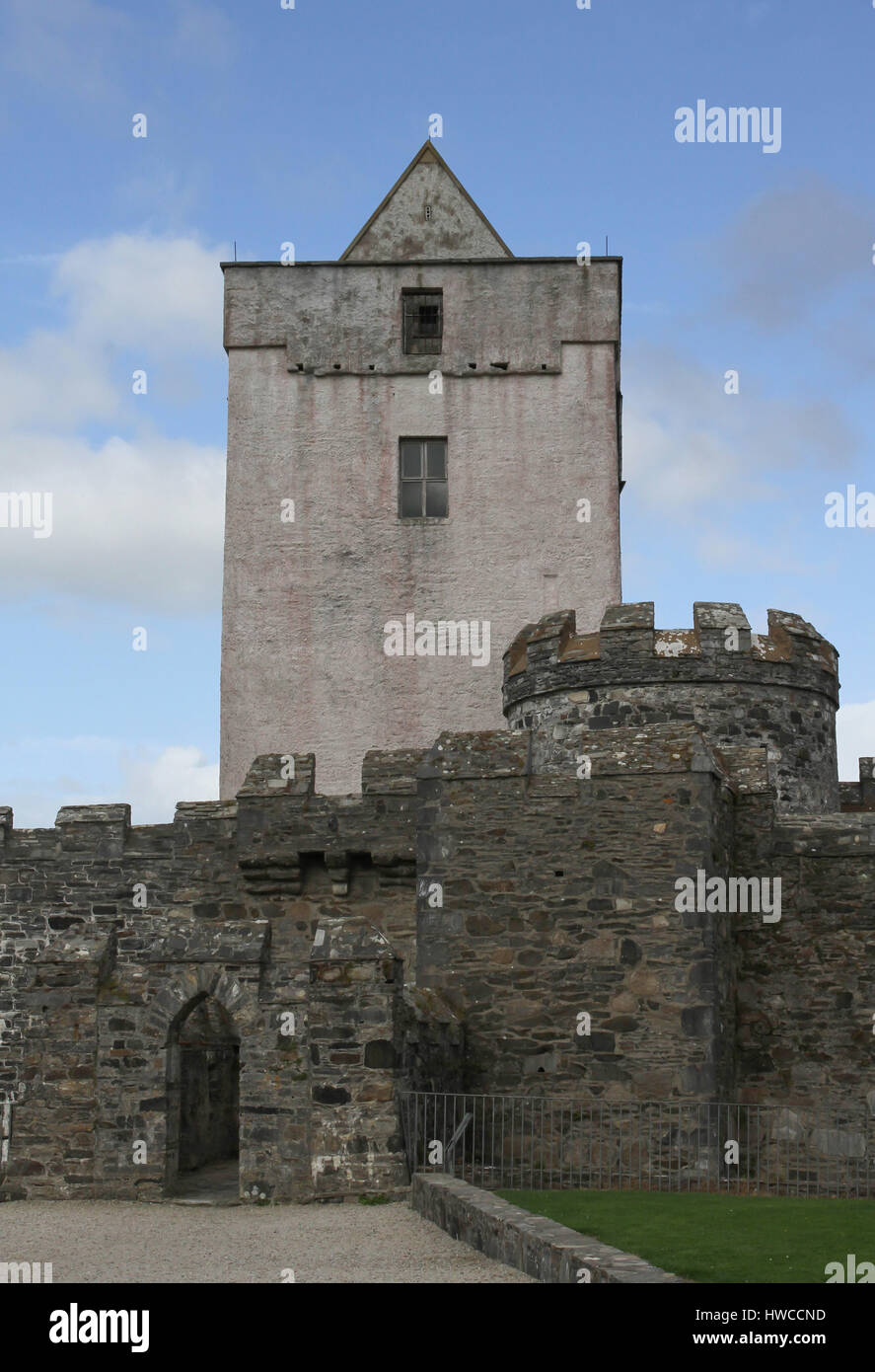 Doe Castle, near Creeslough, on the shores of Sheephaven Bay, County ...