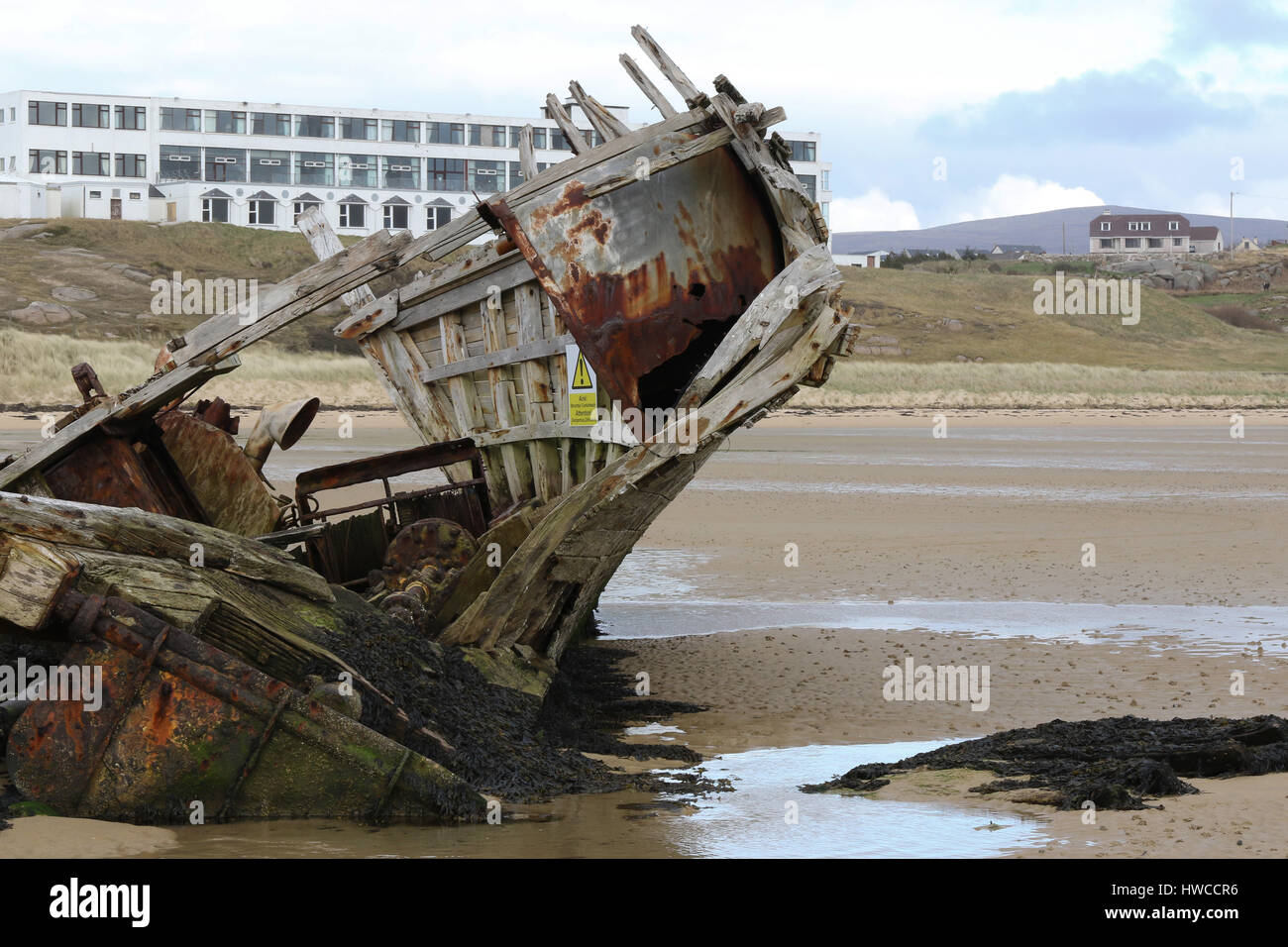 Wreck of trawler bunbeg hi-res stock photography and images - Alamy