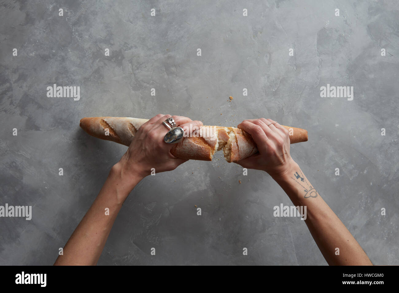 hand breaking Bread Stock Photo - Alamy