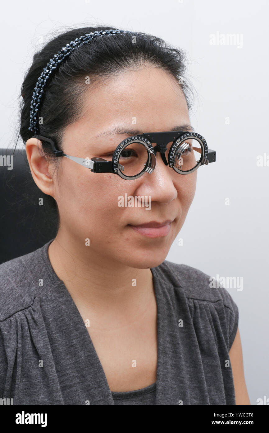 Vision test asian hi-res stock photography and images - Alamy