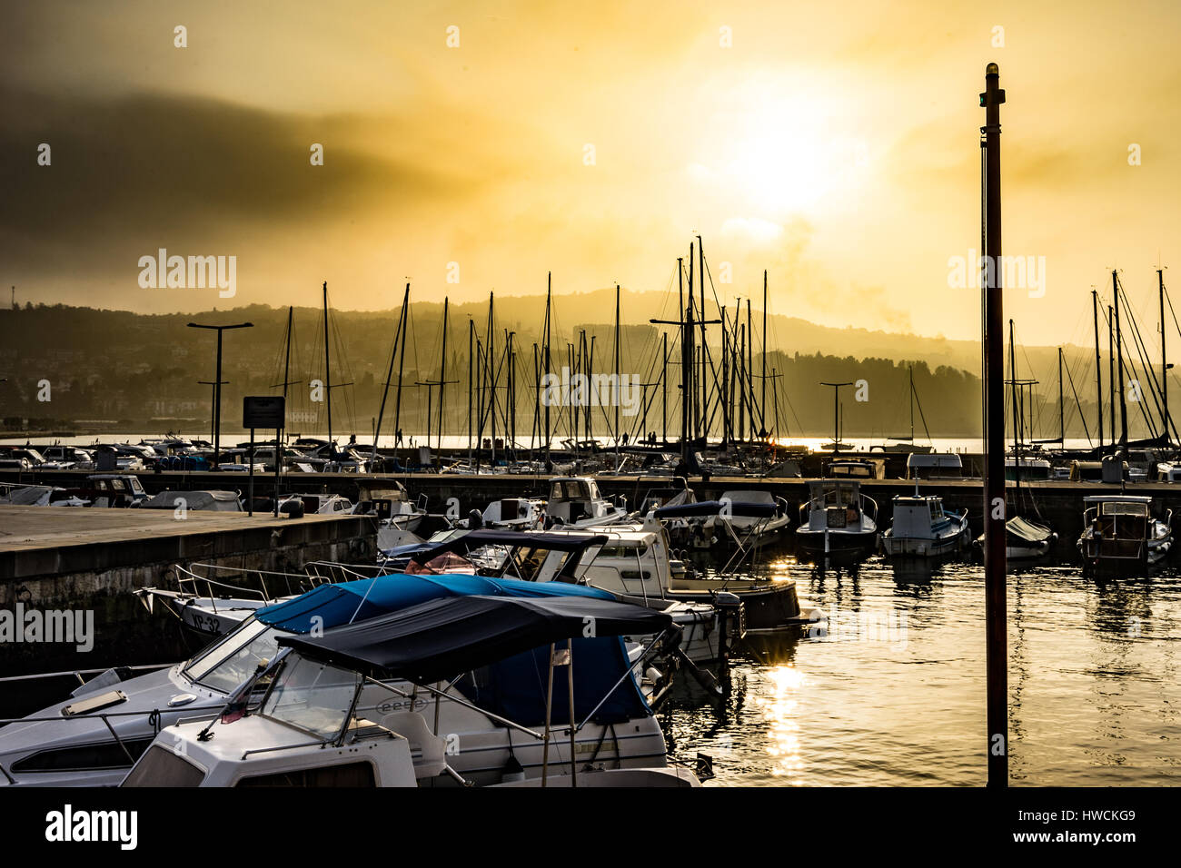 Harbor scene with ships at the dock hi-res stock photography and images ...