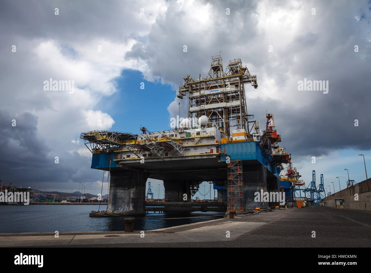 Oil extraction platform anchored at the pier Stock Photo - Alamy