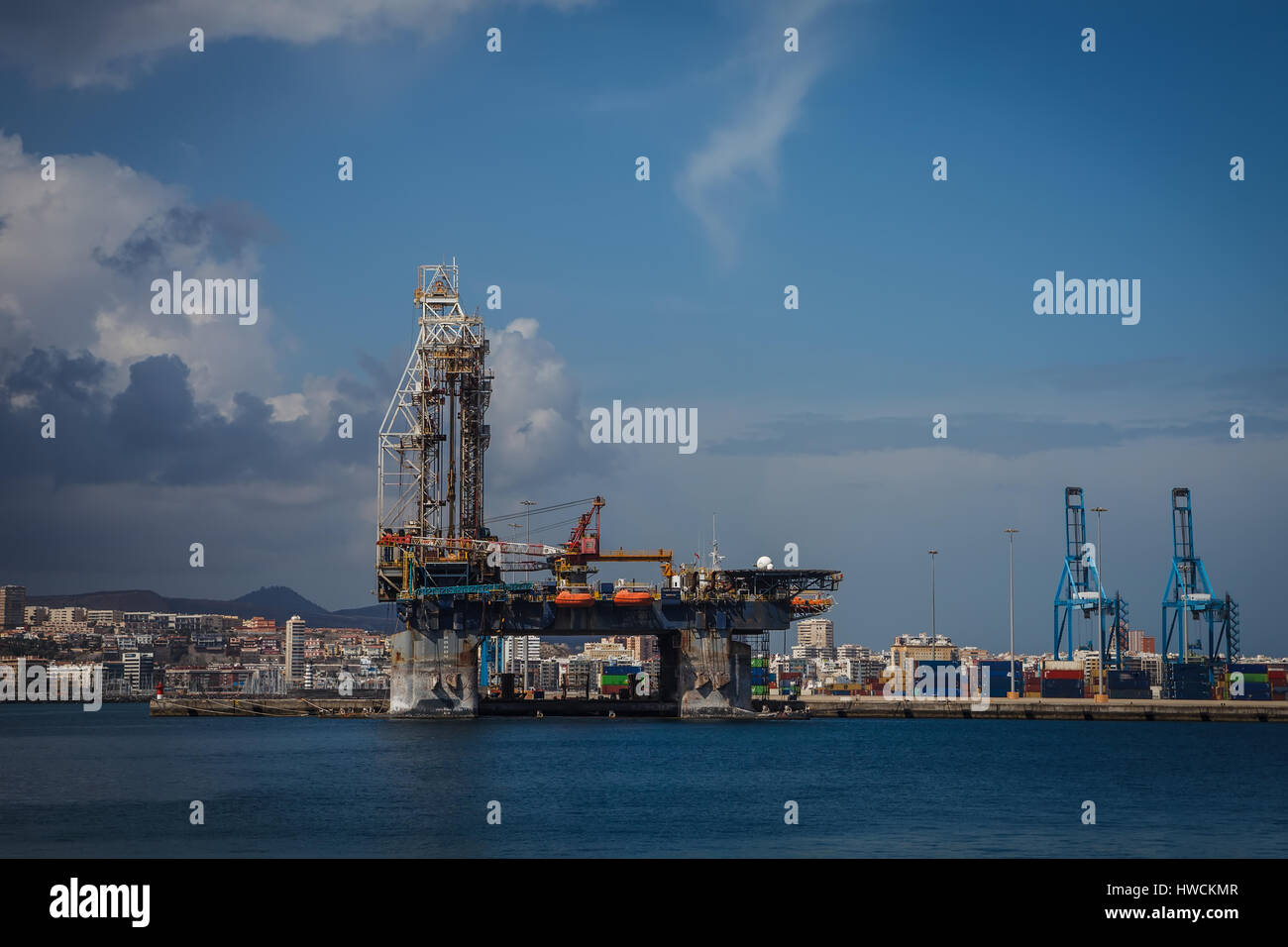 Crude oil pier hi-res stock photography and images - Alamy