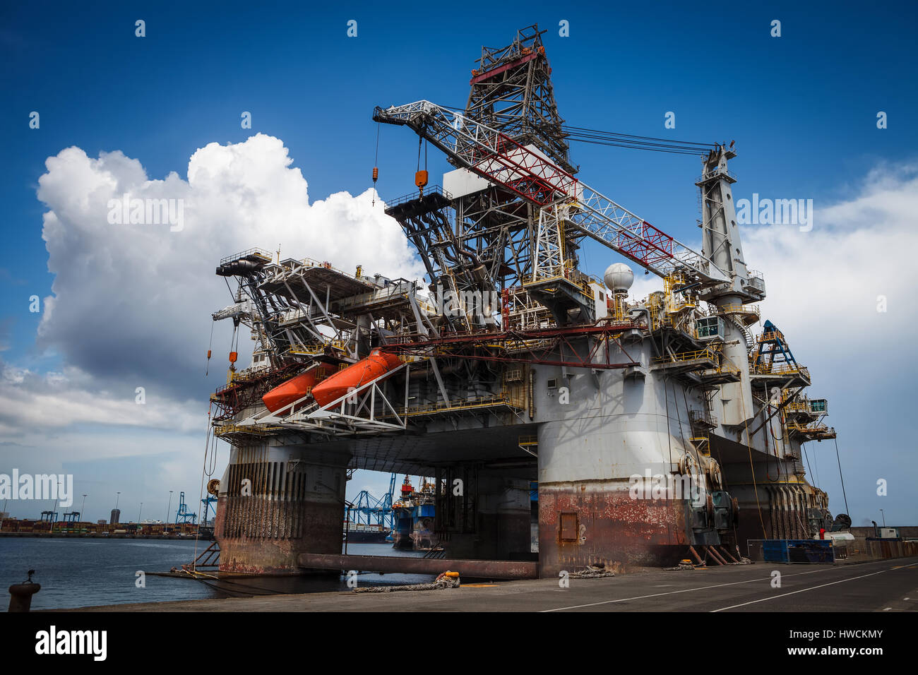 Oil extraction platform anchored at the pier Stock Photo - Alamy