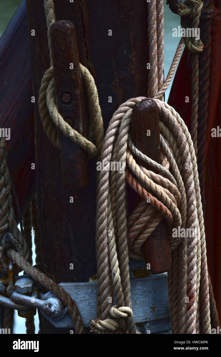Ropes boating hi-res stock photography and images - Alamy