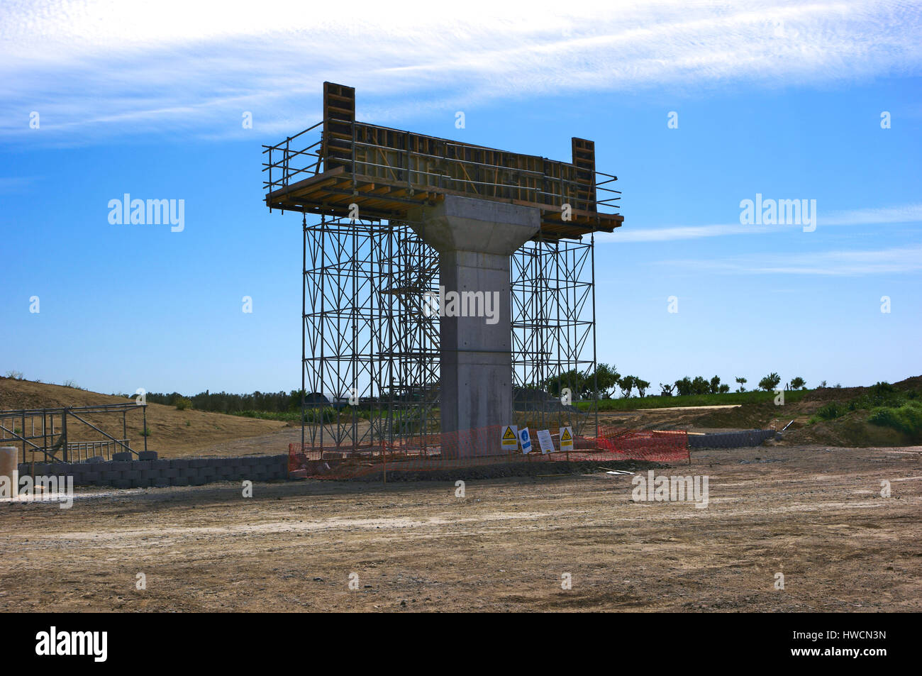 Urban viaduct support hi-res stock photography and images - Alamy