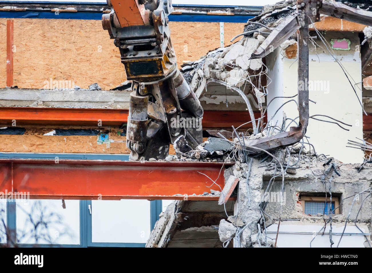 An older office building is torn off. Demolition instead of renovation ...