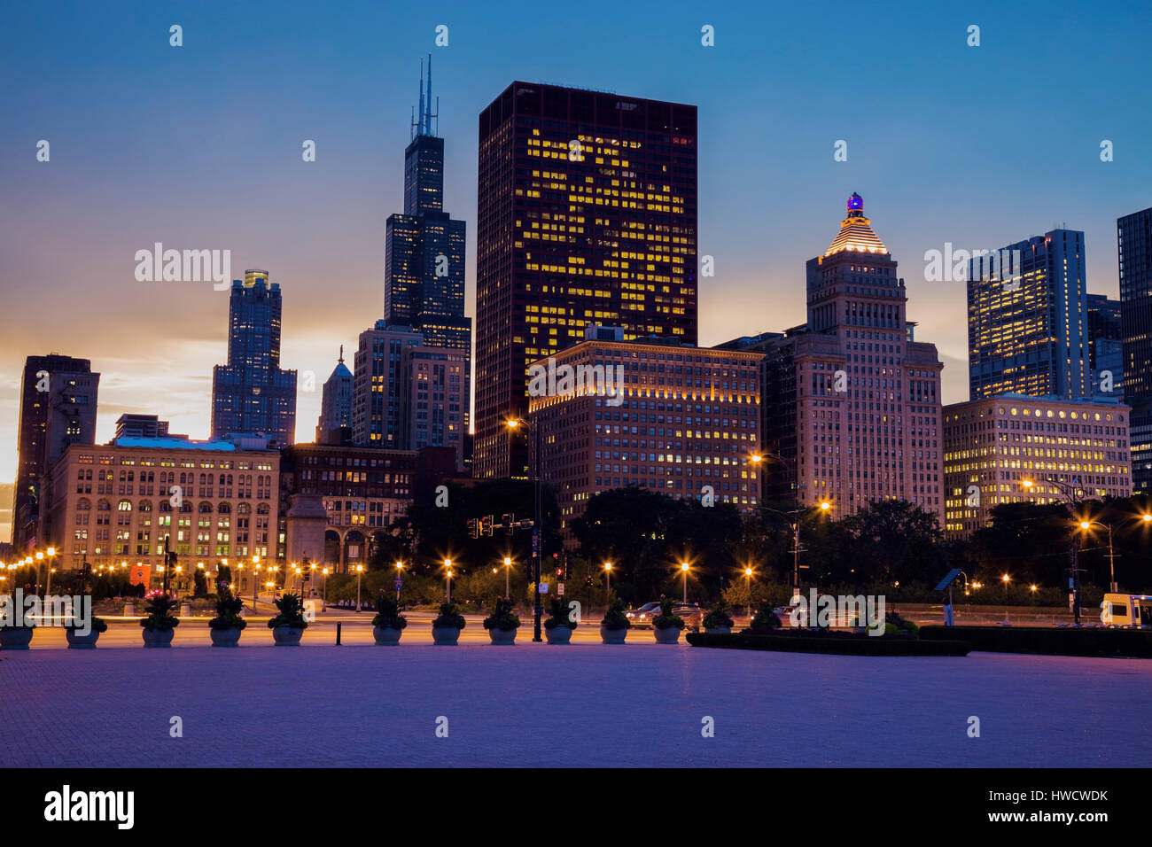 Skyline of Chicago at sunset. Chicago, Illinois, USA Stock Photo - Alamy