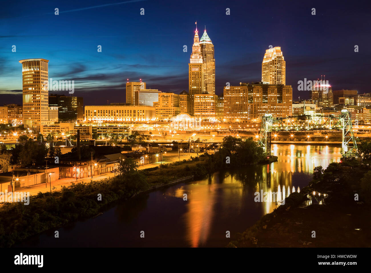 Cleveland skyline water reflection hi-res stock photography and images ...