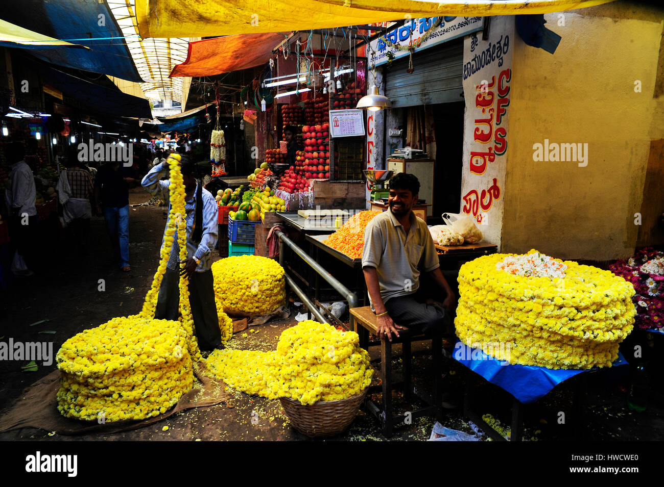 Mysore famous Flower Market, Mysore, Karnataka, India Stock Photo - Alamy