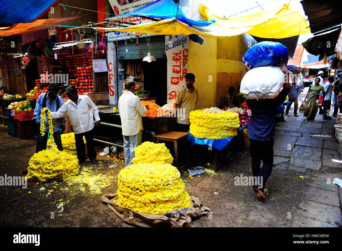 Mysore famous Flower Market, Mysore, Karnataka, India Stock Photo - Alamy