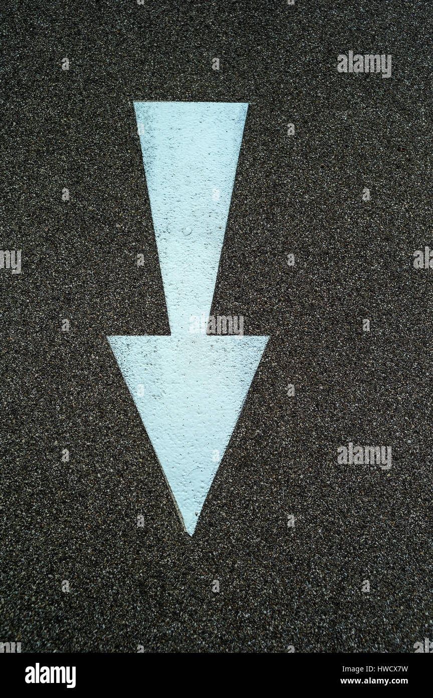 Verkehrszeichen pfeil hi-res stock photography and images - Alamy