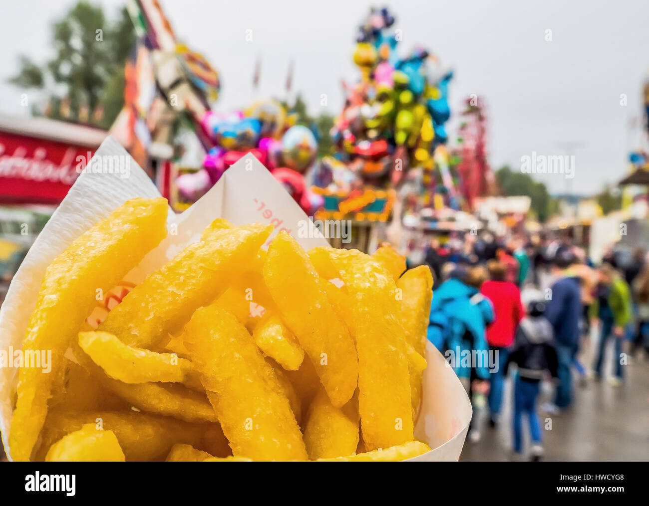 Chips Frittes in a bag on a fair, Pommes Frittes in einer Tüte auf ...