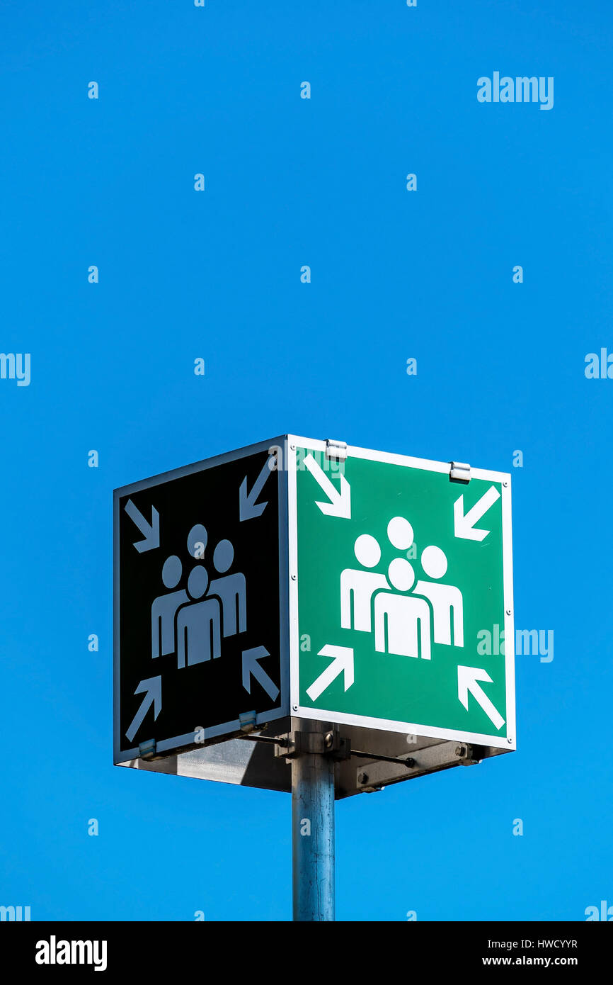 Airport sign meeting point hi-res stock photography and images - Alamy