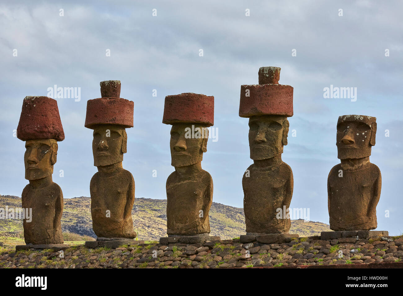 Moai estatua rapa nui isla de pascua hi-res stock photography and ...