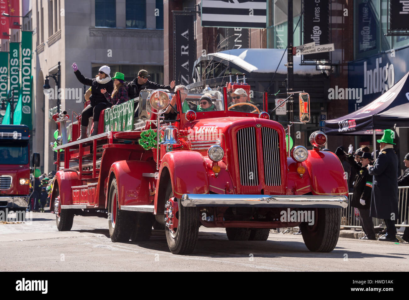 Vintage firemen hi-res stock photography and images - Alamy