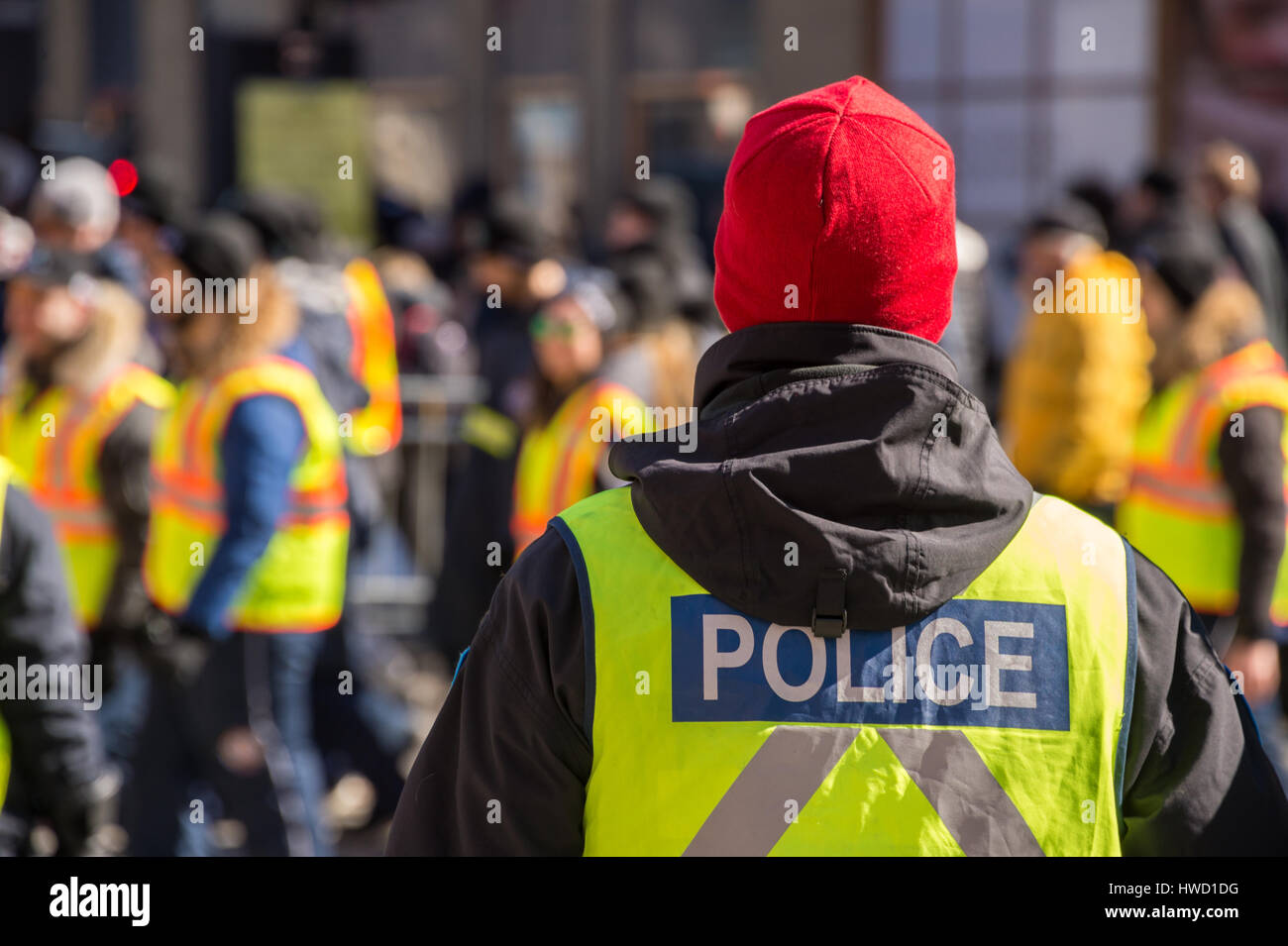 Policeman back view hi-res stock photography and images - Alamy