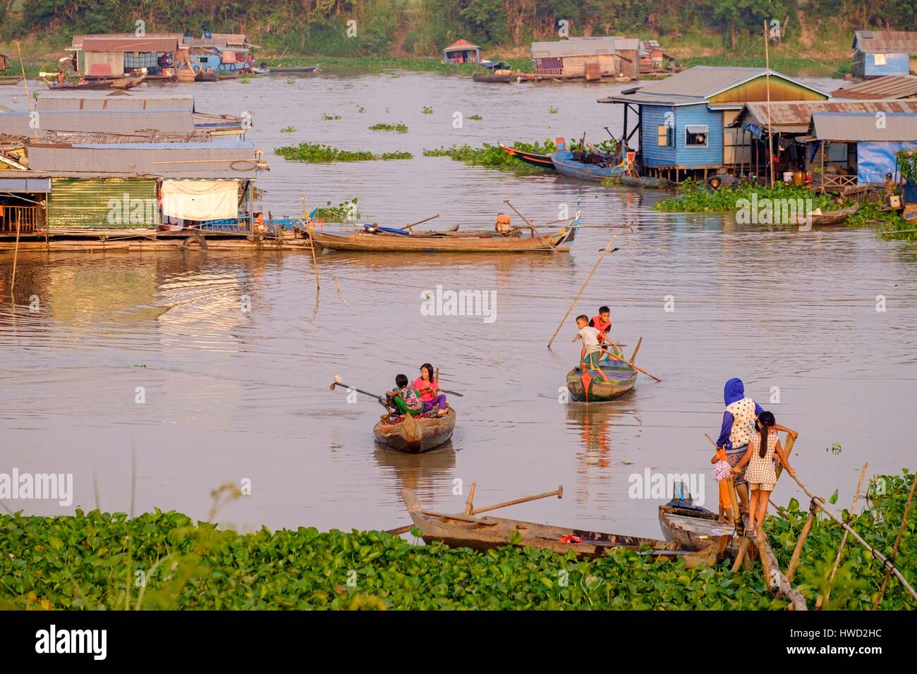 Cambodia, Kompong Chhang province, Kompong Chhnang ou Kampong Chhnang,Floating fishermen village ...