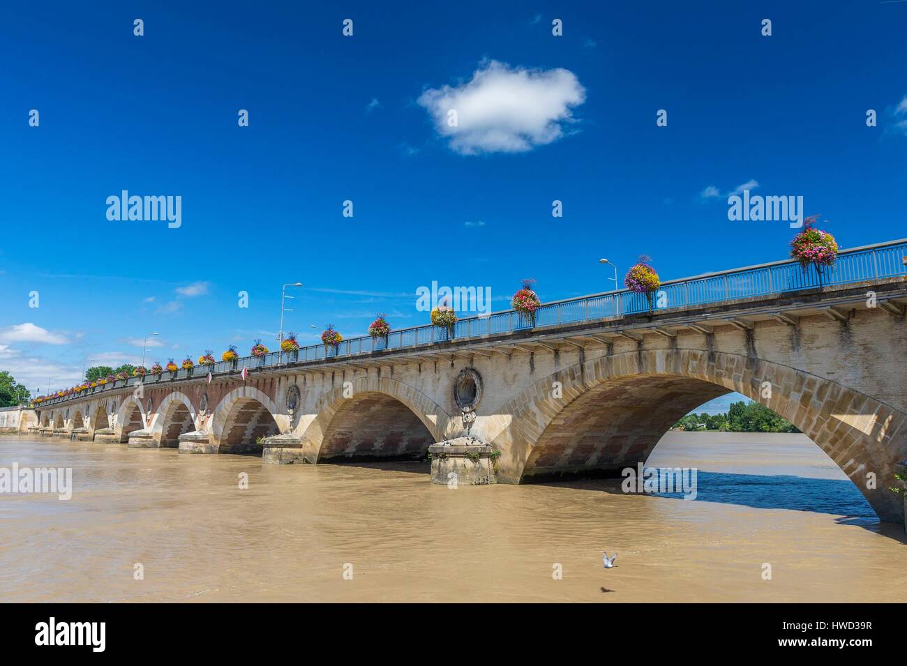 Libourne river hi-res stock photography and images - Alamy