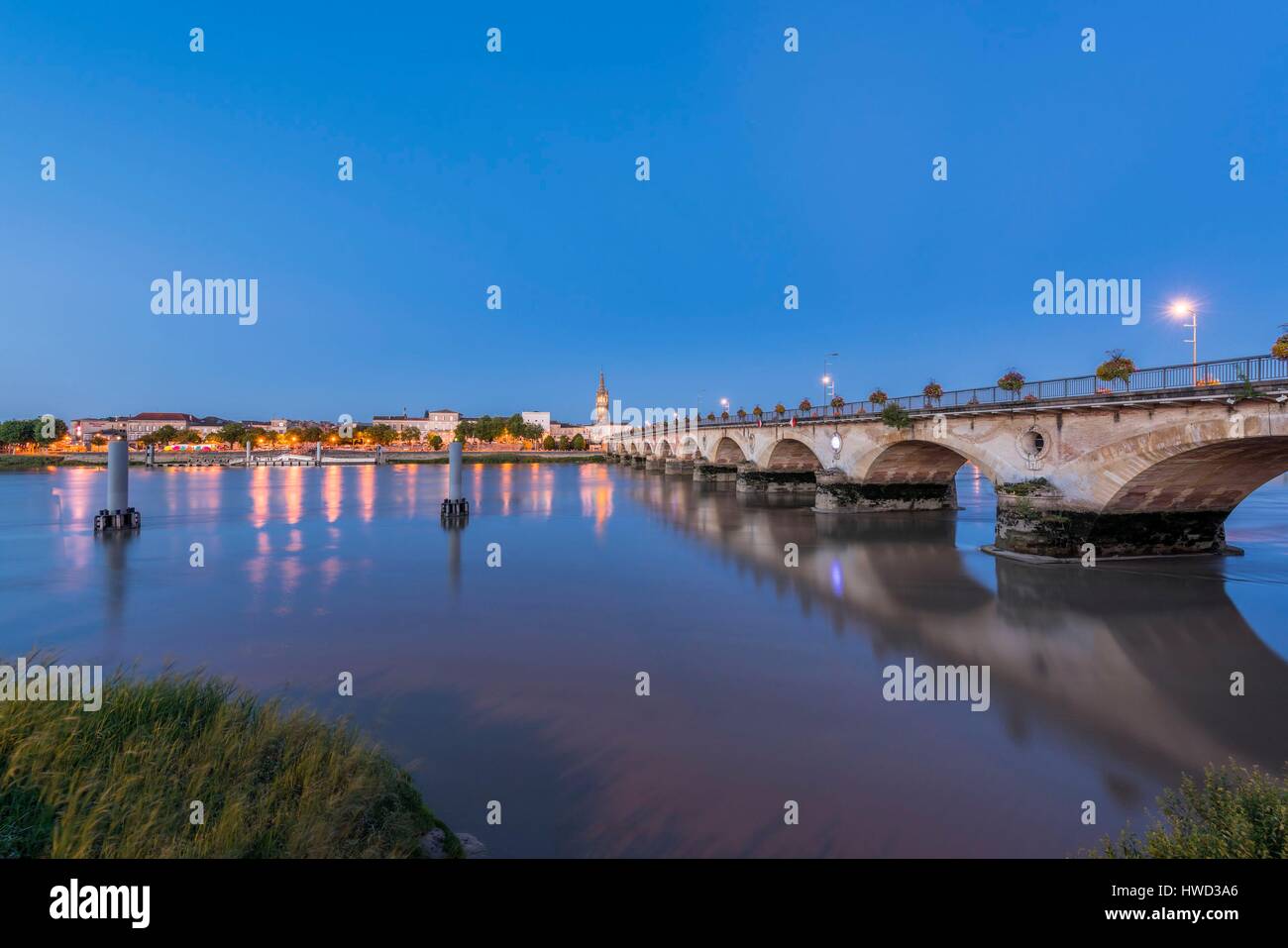 Libourne river hi-res stock photography and images - Alamy