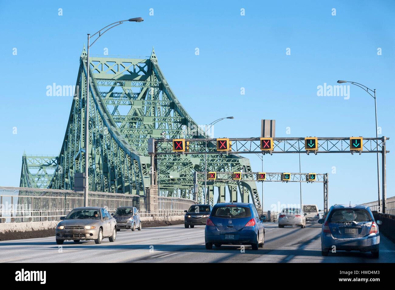 Montreal bridge traffic hi-res stock photography and images - Alamy