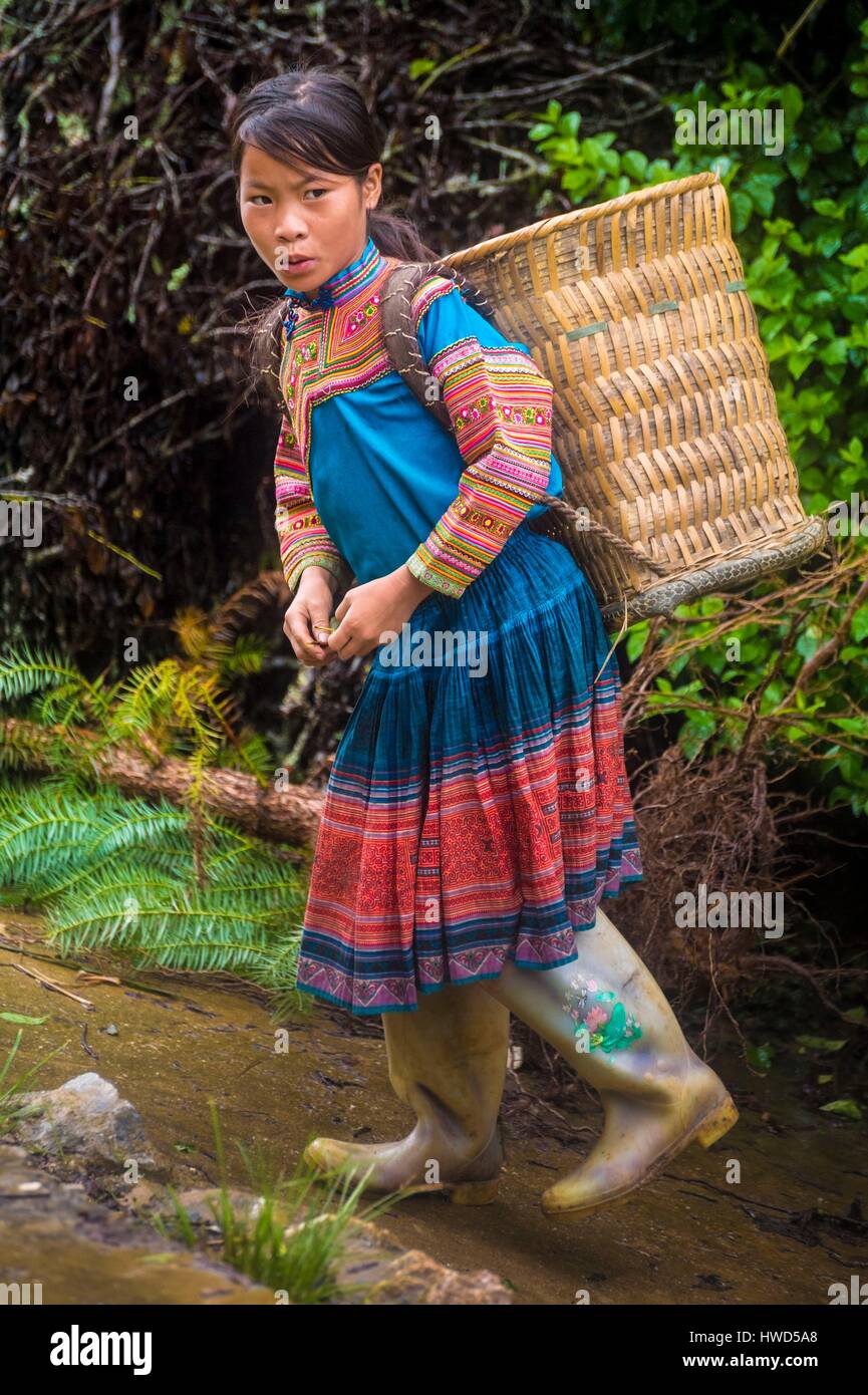 Vietnam, High Tonkin, province of Lao Cai, Ban Pho village, portrait of ...