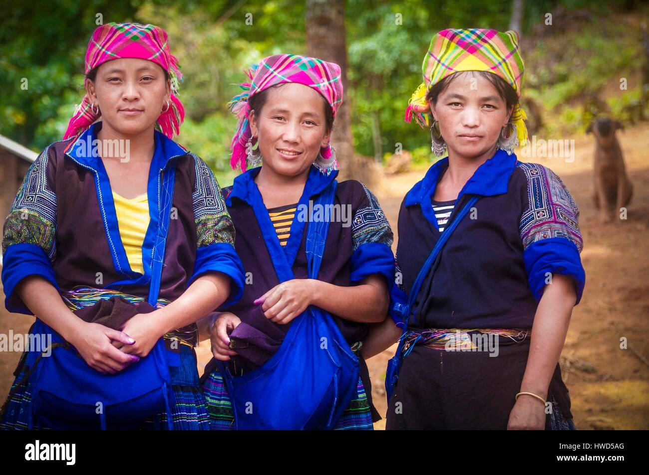 Blue green hmong women hi-res stock photography and images - Alamy