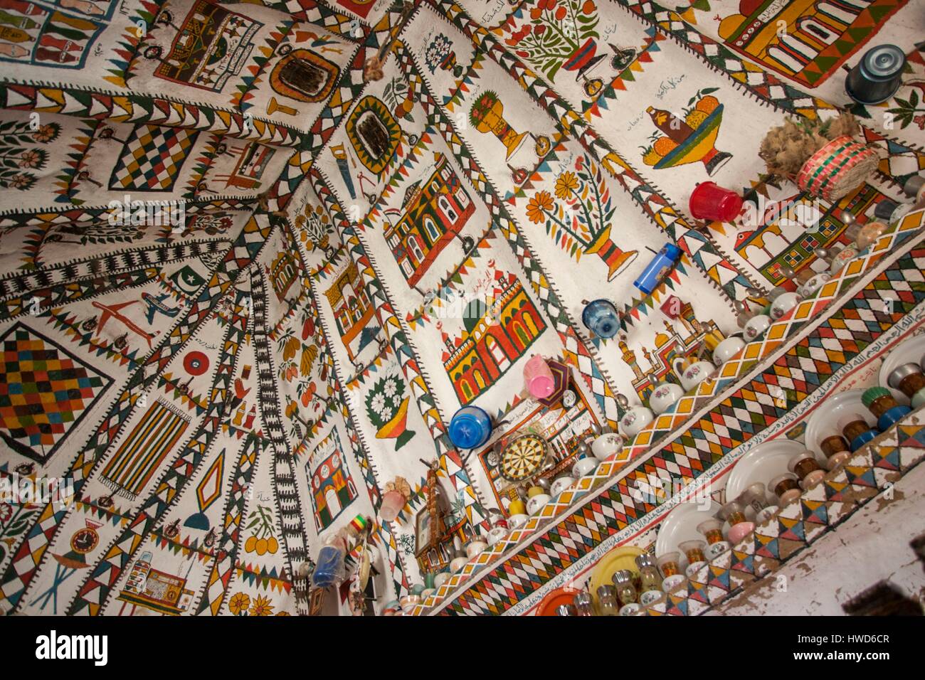Yemen, Tihama, hut decorated with paintings and plates Stock Photo - Alamy