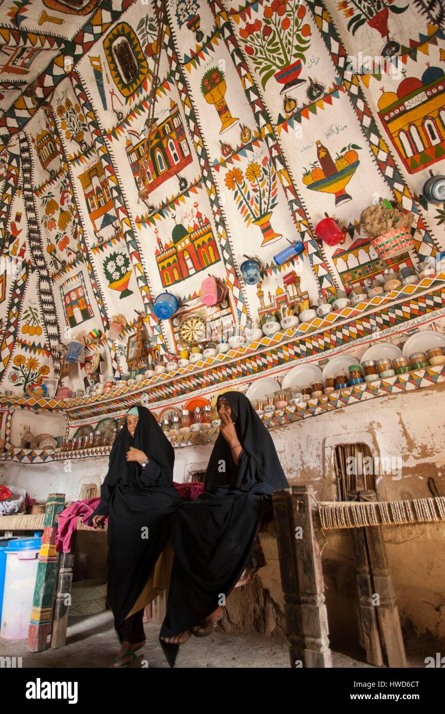 Yemen, Tihama, hut decorated with paintings and plates Stock Photo - Alamy
