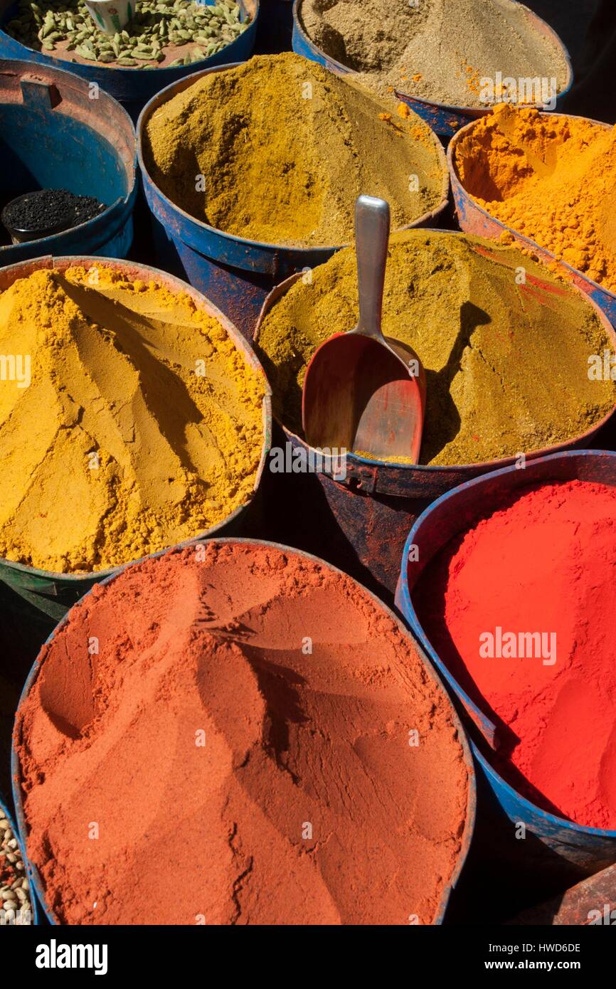 Yemen, Sanaa old city, rice and spice market Stock Photo - Alamy