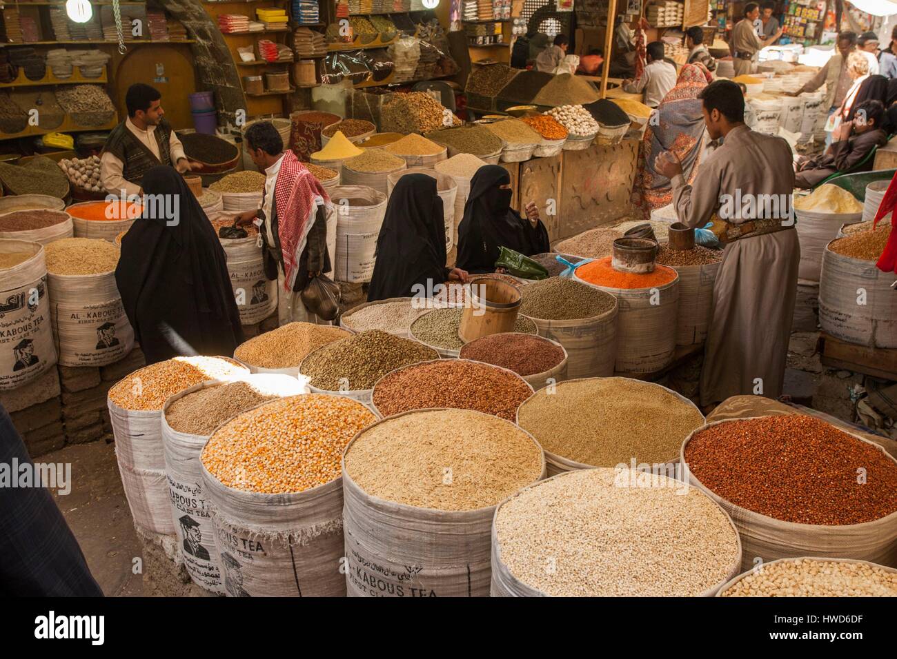 Yemen, Sanaa old city, rice and spice market Stock Photo - Alamy
