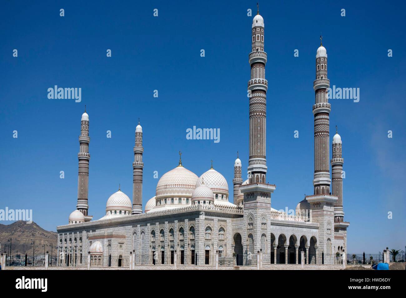 Yemen, Sanaa, Al-Salah mosque Stock Photo - Alamy