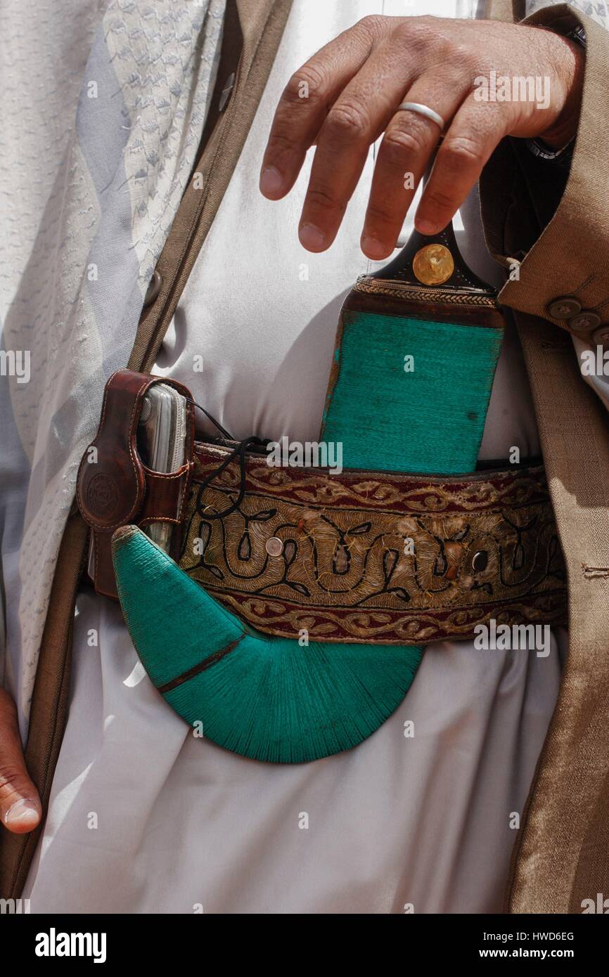 Yemen, man with djambeya in Sanaa souk Stock Photo - Alamy