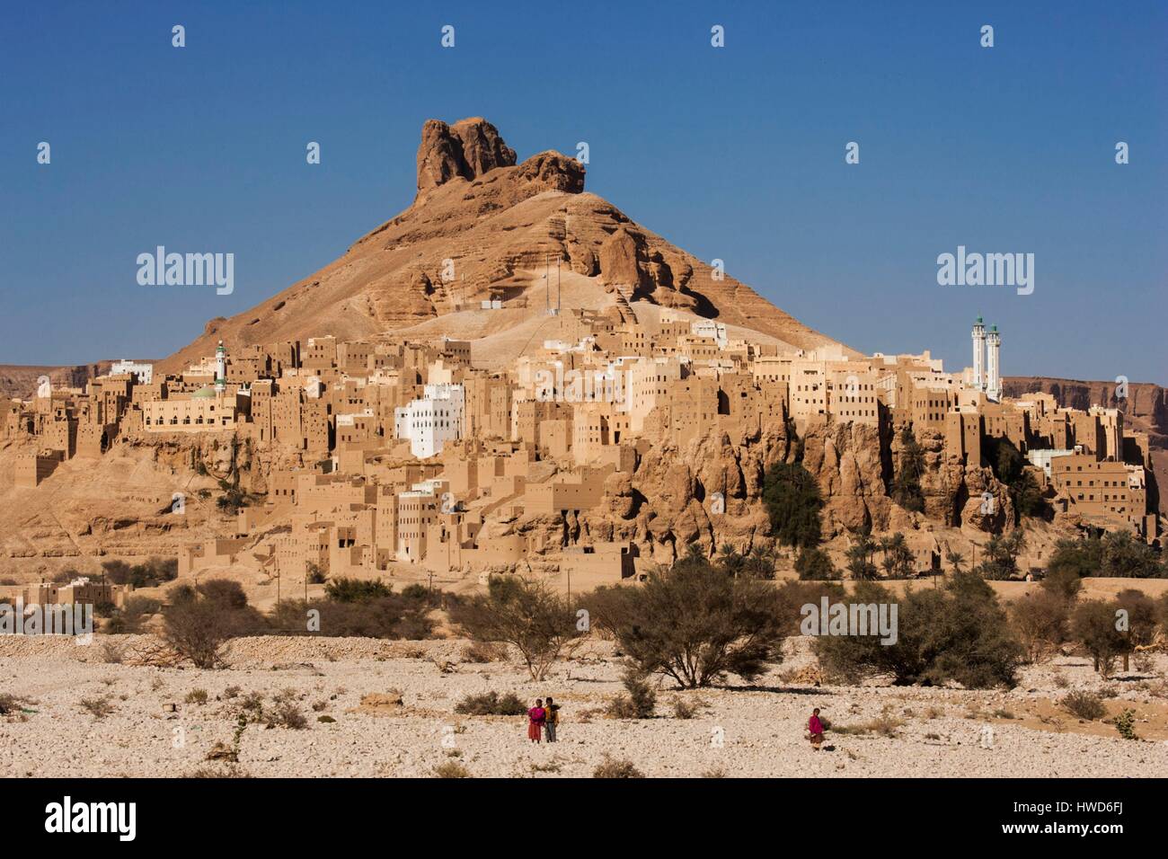 Yemen, clinging to the cliff, one of the many magnificent adobe ...