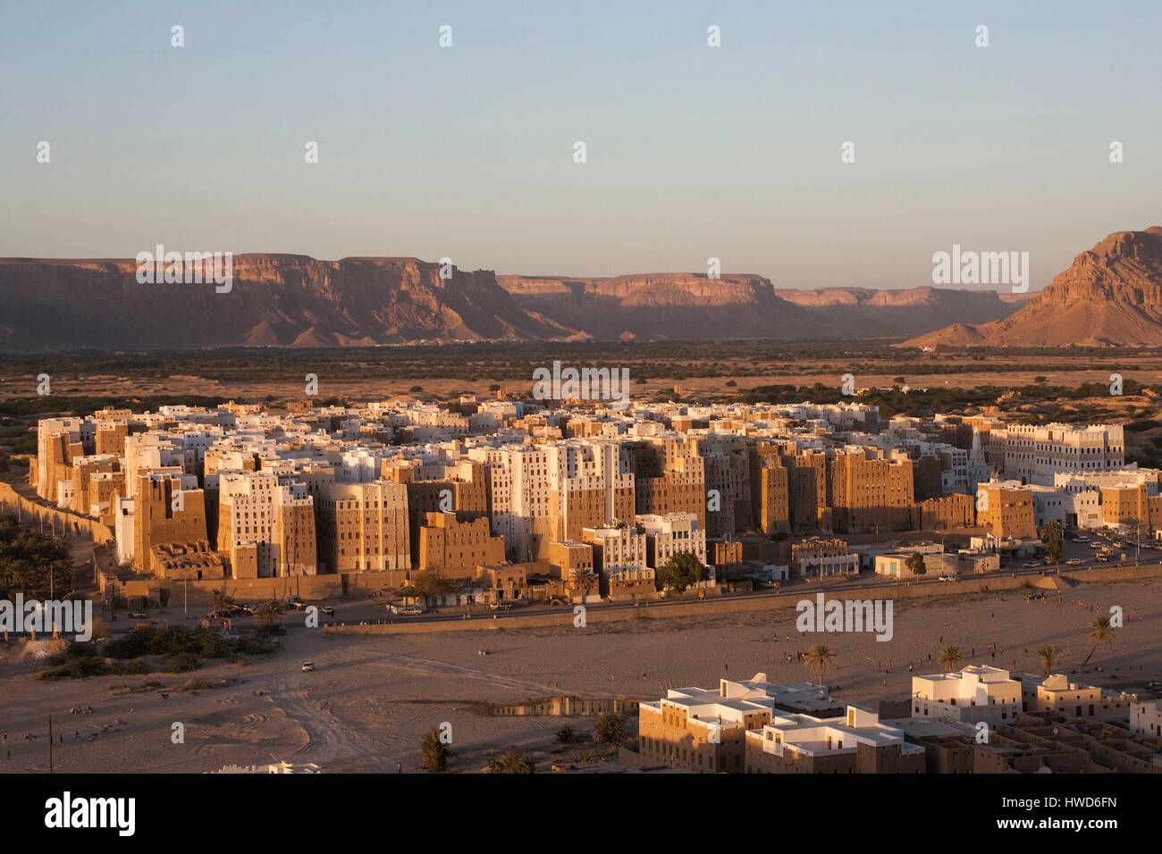 Yemen, Hadramaout, Shibam city, the Manhattan of Yemen Stock Photo - Alamy