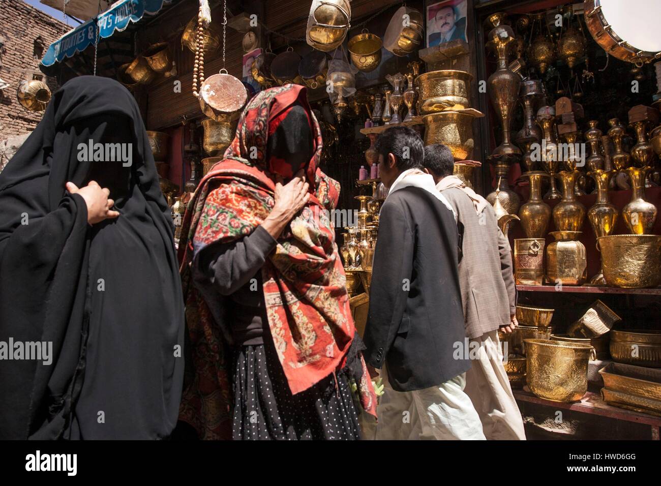 Yemen, Sanaa souk Stock Photo - Alamy
