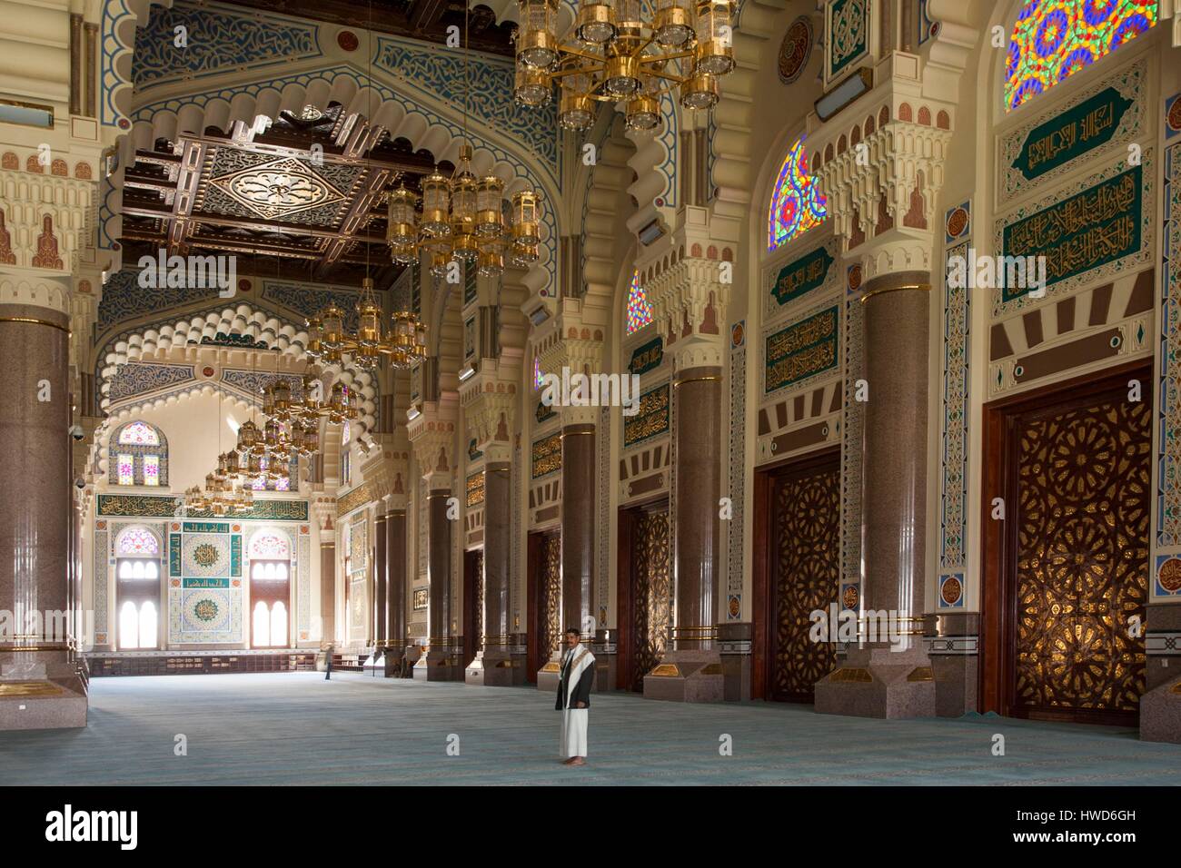 Yemen, Sanaa, Al-Salah mosque Stock Photo - Alamy