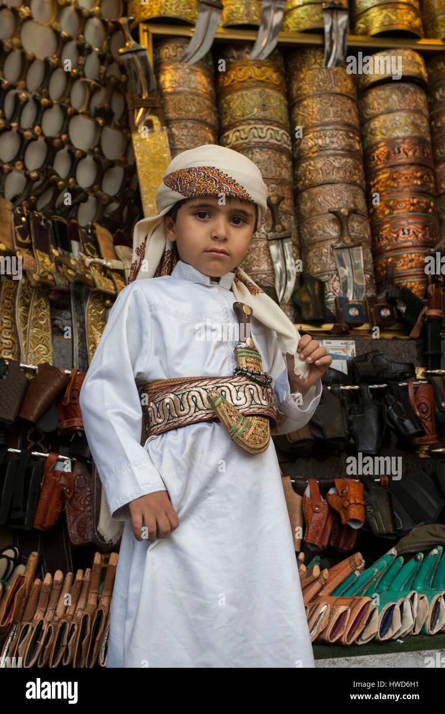 Yemen, child with djambeya in Sanaa souk Stock Photo - Alamy