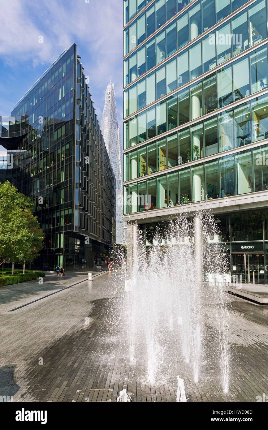 United Kingdom, London, Southwark district, the banks of the River ...