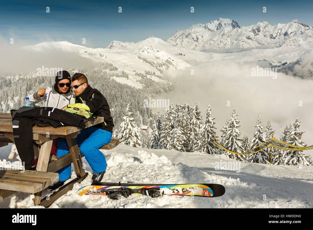 Young people on summit stage hi-res stock photography and images - Alamy