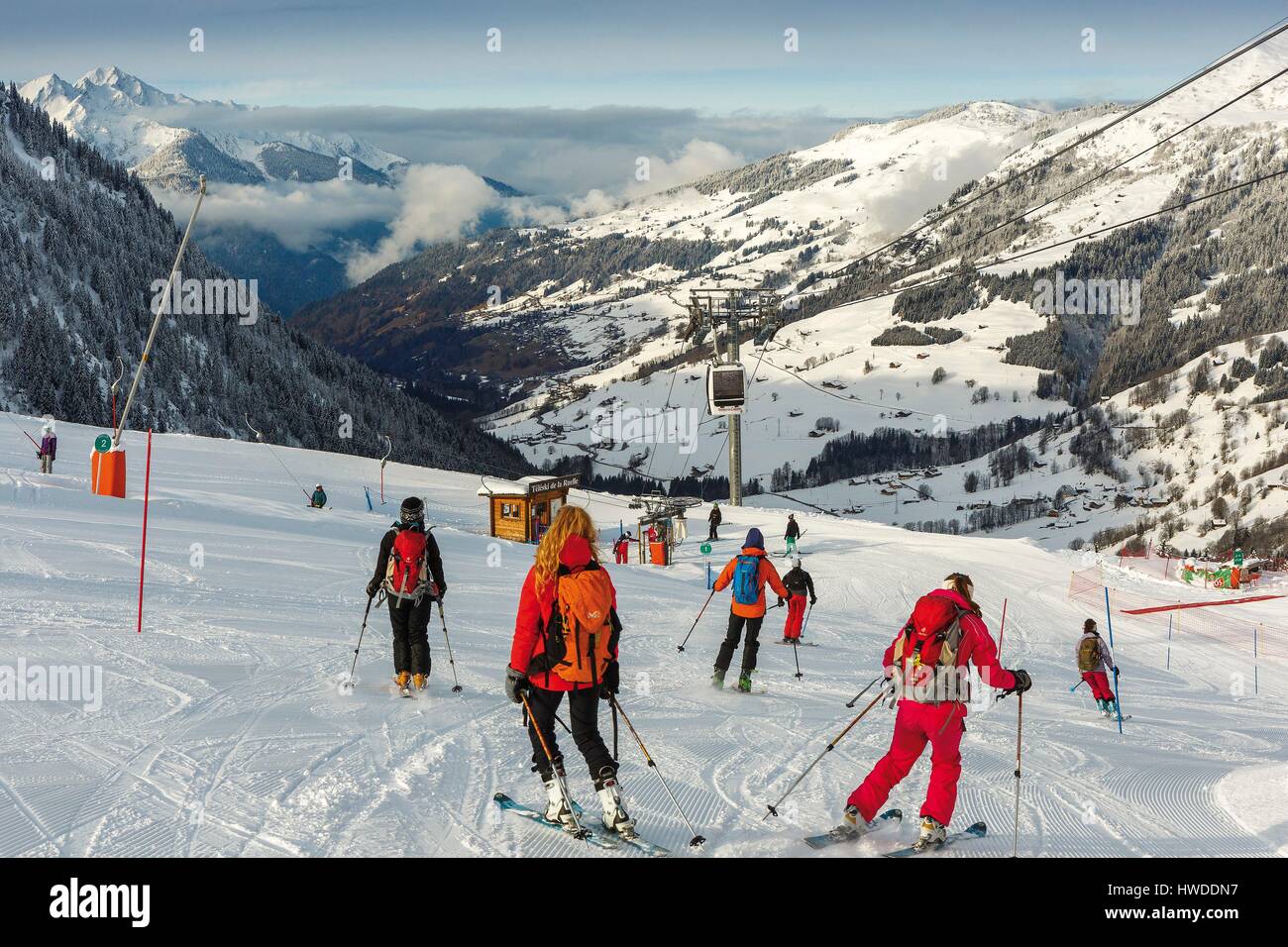 Les contamines france ski resort hi-res stock photography and images ...